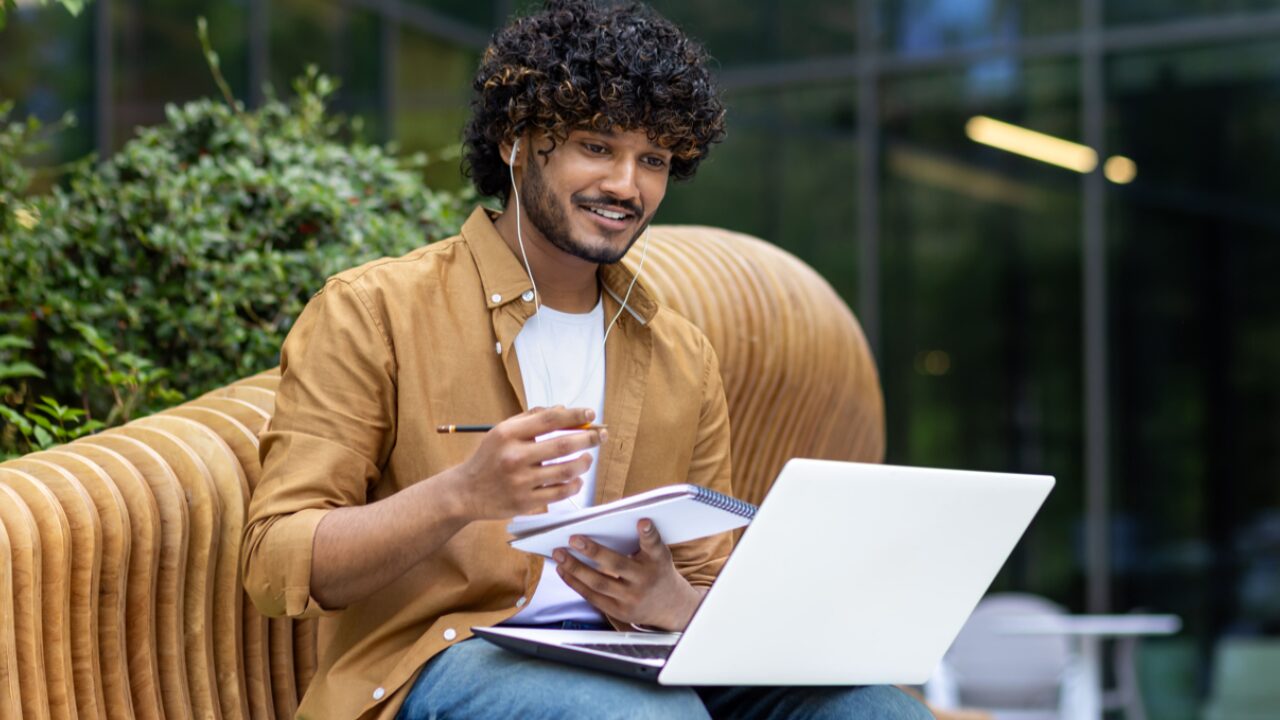 Future of Work: How EZ Ajeer Shapes Remote and Hybrid Models